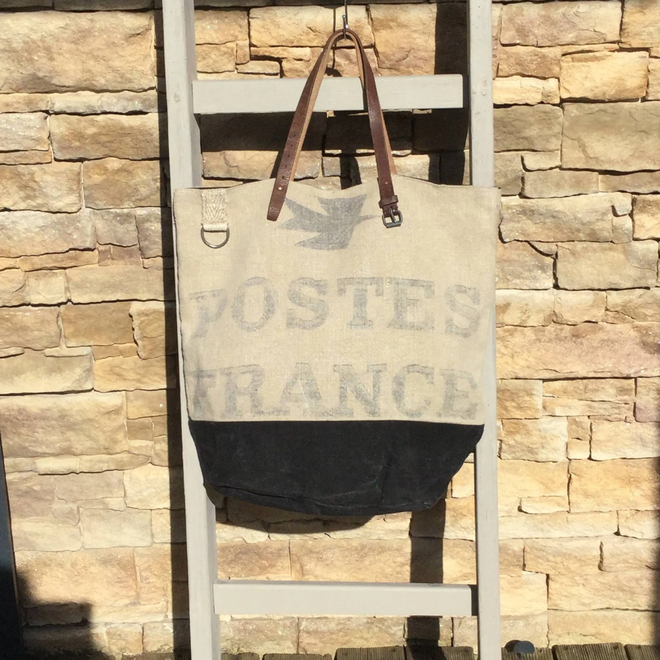 Sac Poste beige croix cuir — Love at Home
