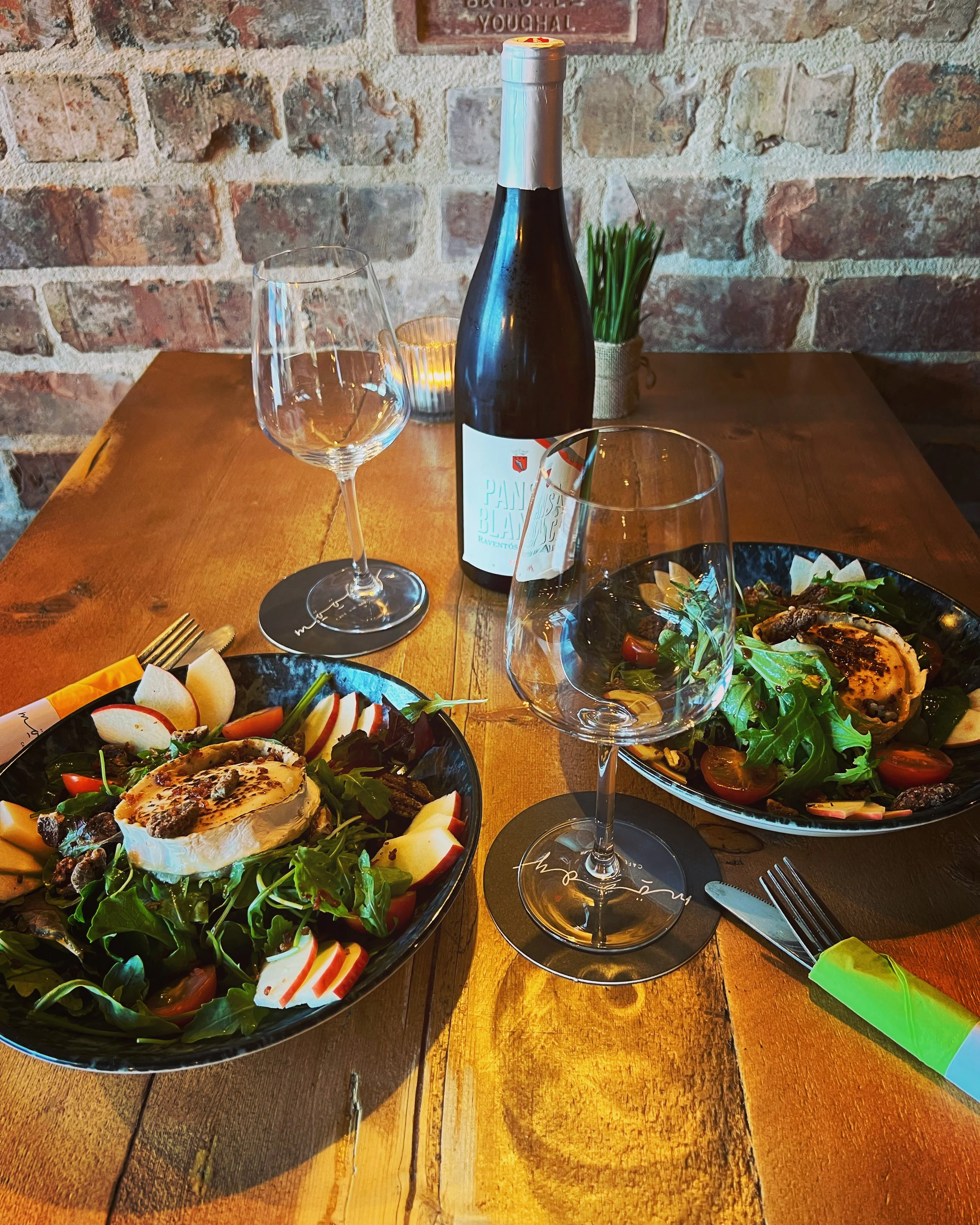Reservations — Moody Cafe Vin