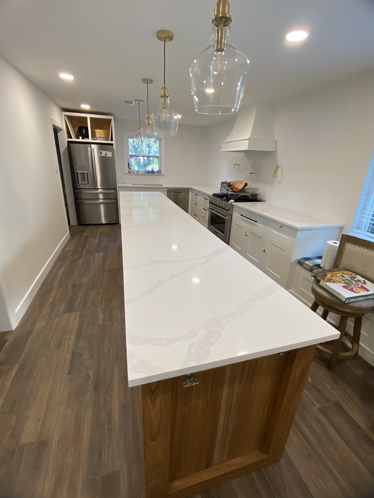 New-Calacatta-Light-Quartz-Houston-Countertops — iGranite Countertop ...