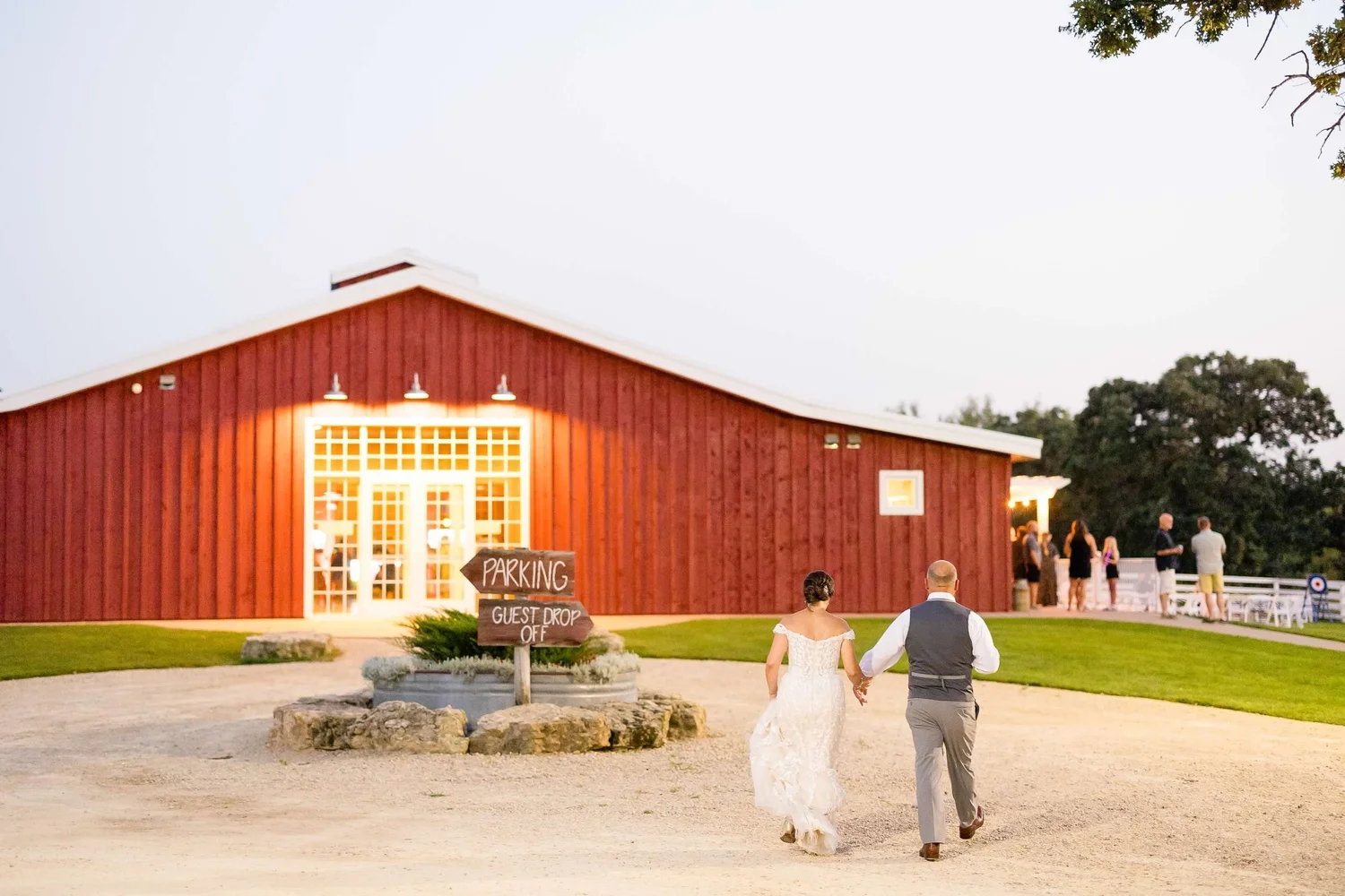 15 Best Barn and Rustic Wedding Venues in Minnesota (For 2026 ...