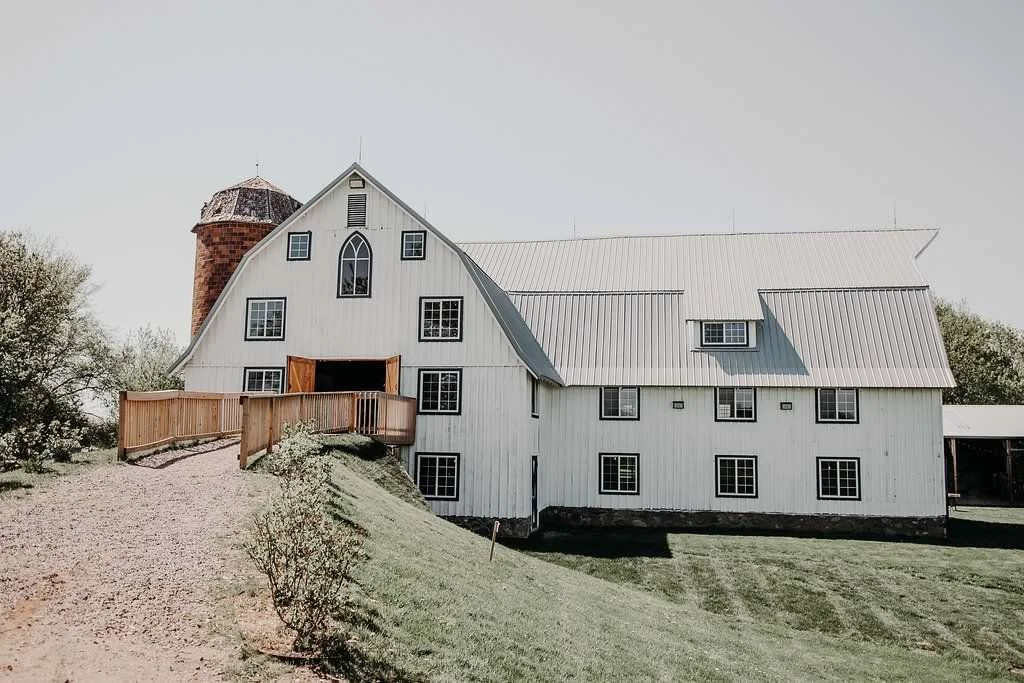 15 Best Barn and Rustic Wedding Venues in Minnesota (For 2026 ...