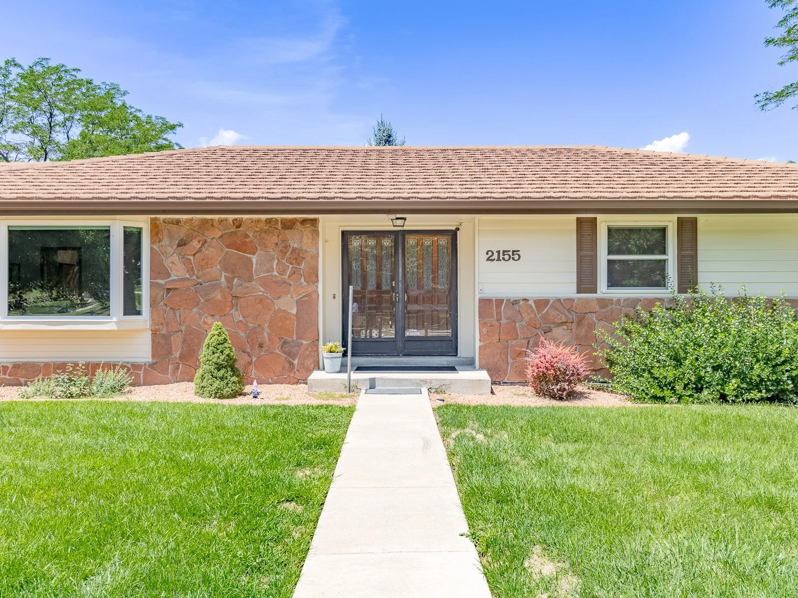 2155 Union Drive — Lefties Lens