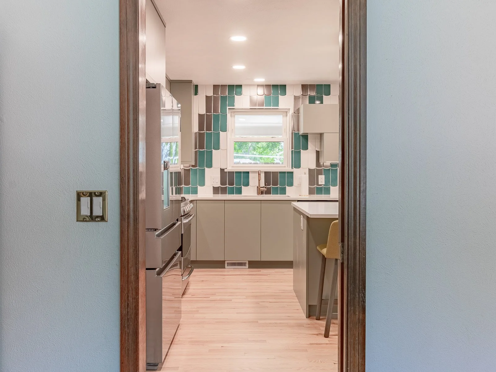 2155 Union Drive — Lefties Lens