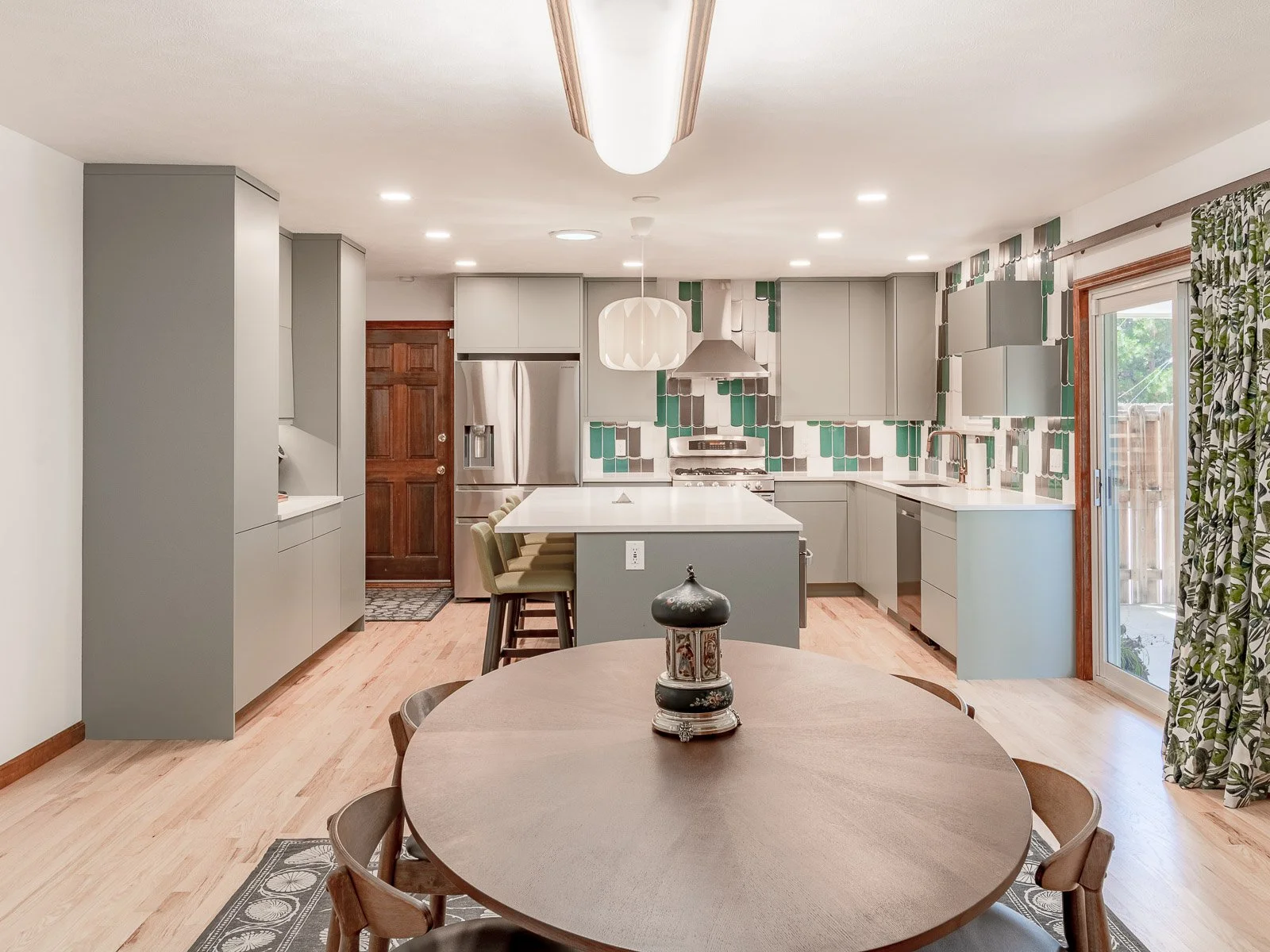 2155 Union Drive — Lefties Lens