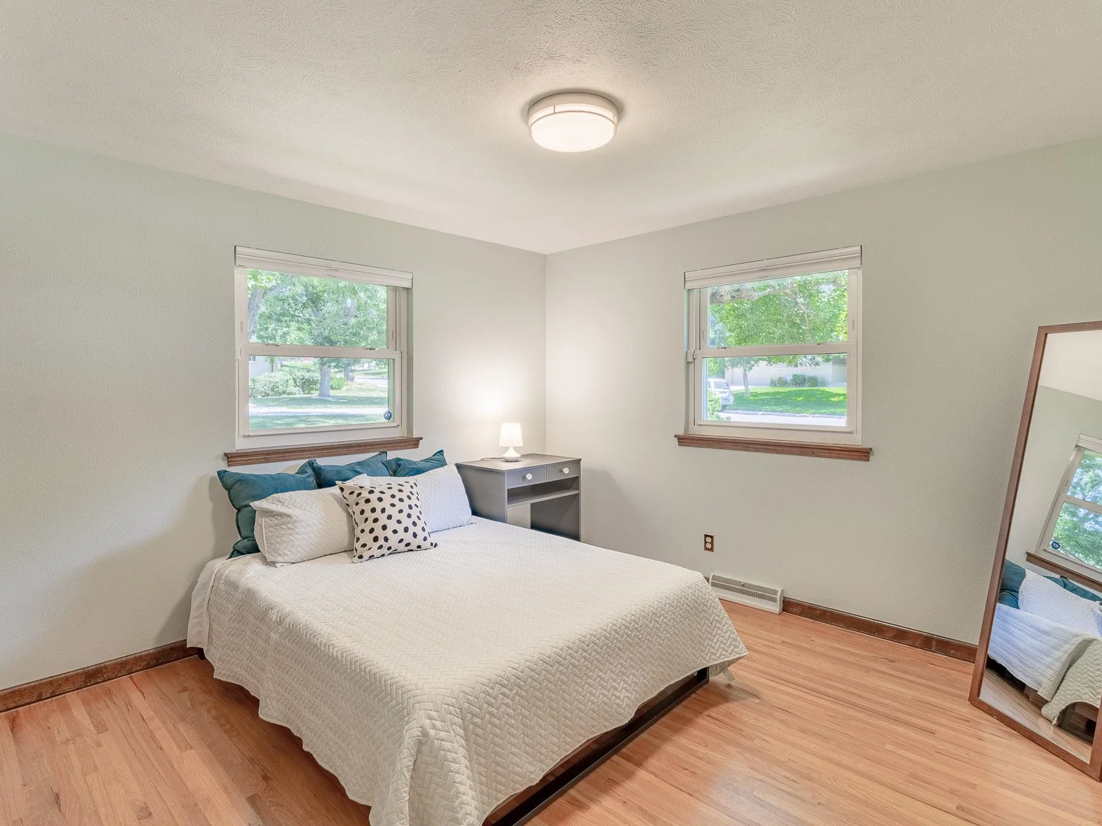 2155 Union Drive — Lefties Lens