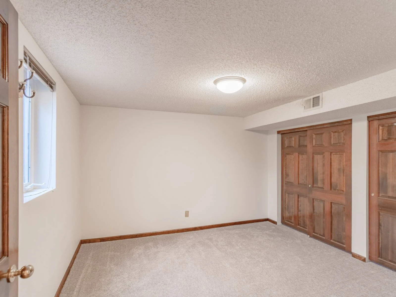 2155 Union Drive — Lefties Lens