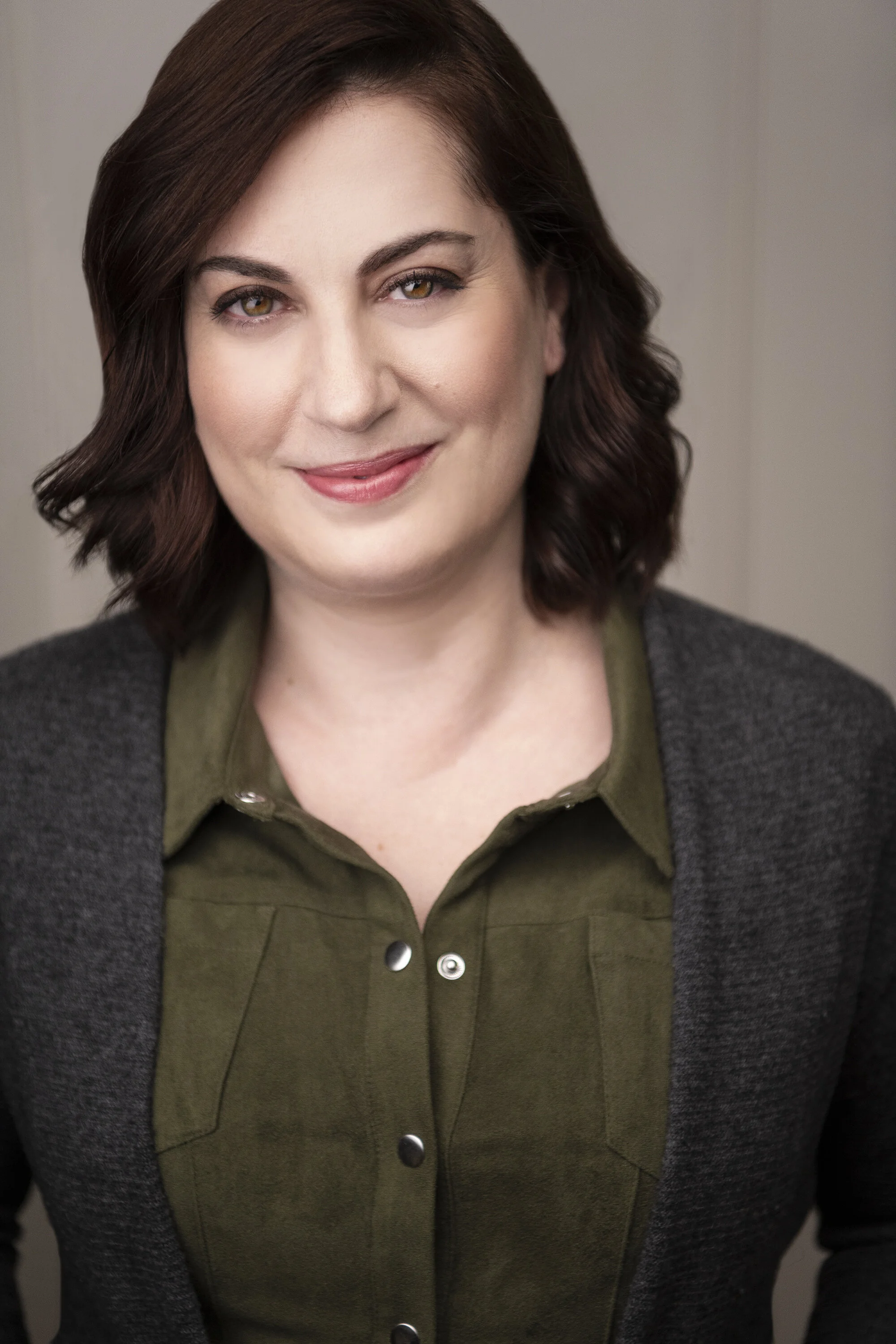 Headshot & Resumé — Lacey Tucker