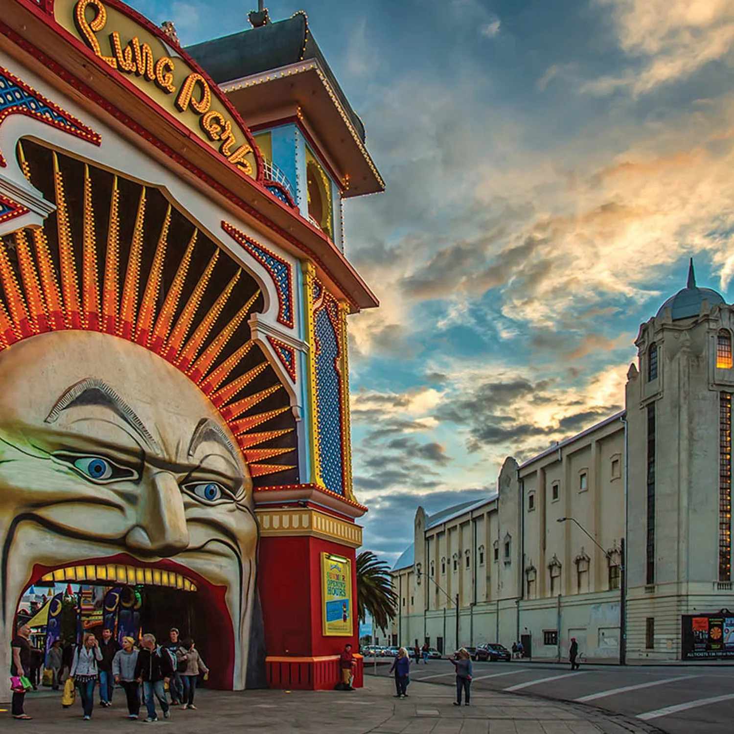 FAT JAKS Restaurant - Burgers - Parmas - Loaded Fried | Melbourne
