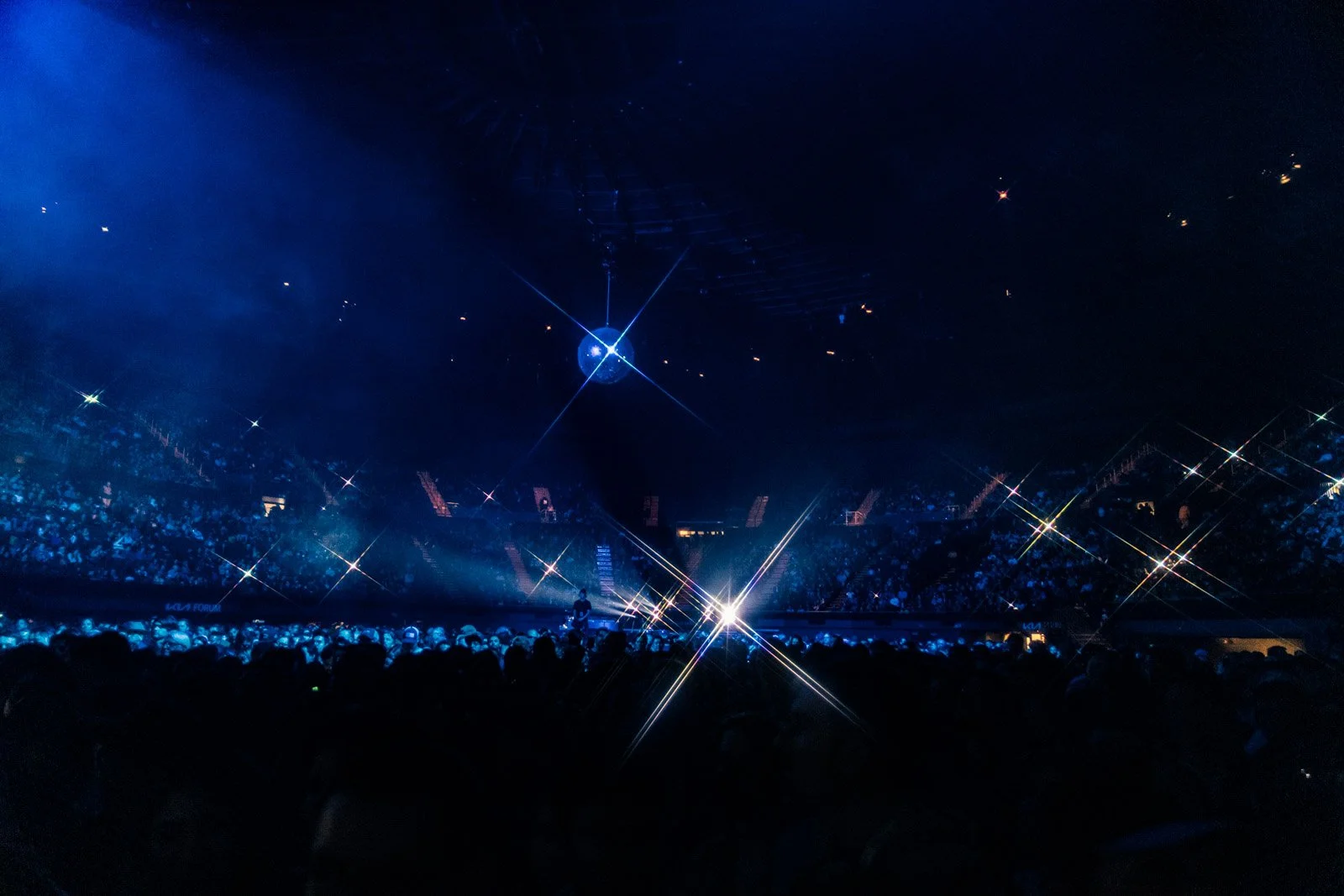 ARCADE FIRE ATTEMPTS TO ENCHANT THE FORUM AMID SEXUAL MISCONDUCT ...