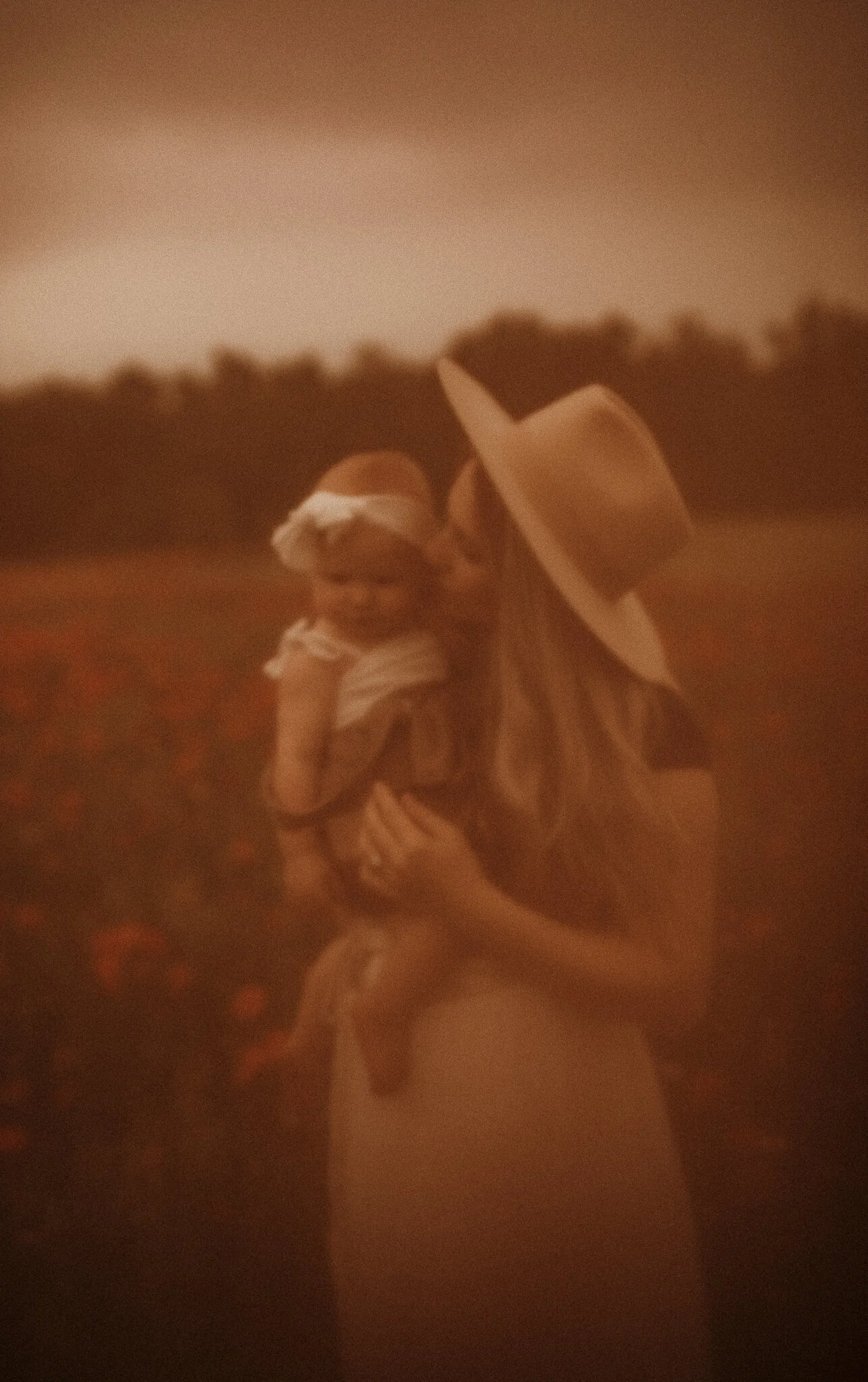 Motherhood in a poppy field — Nicole Leigh Photography
