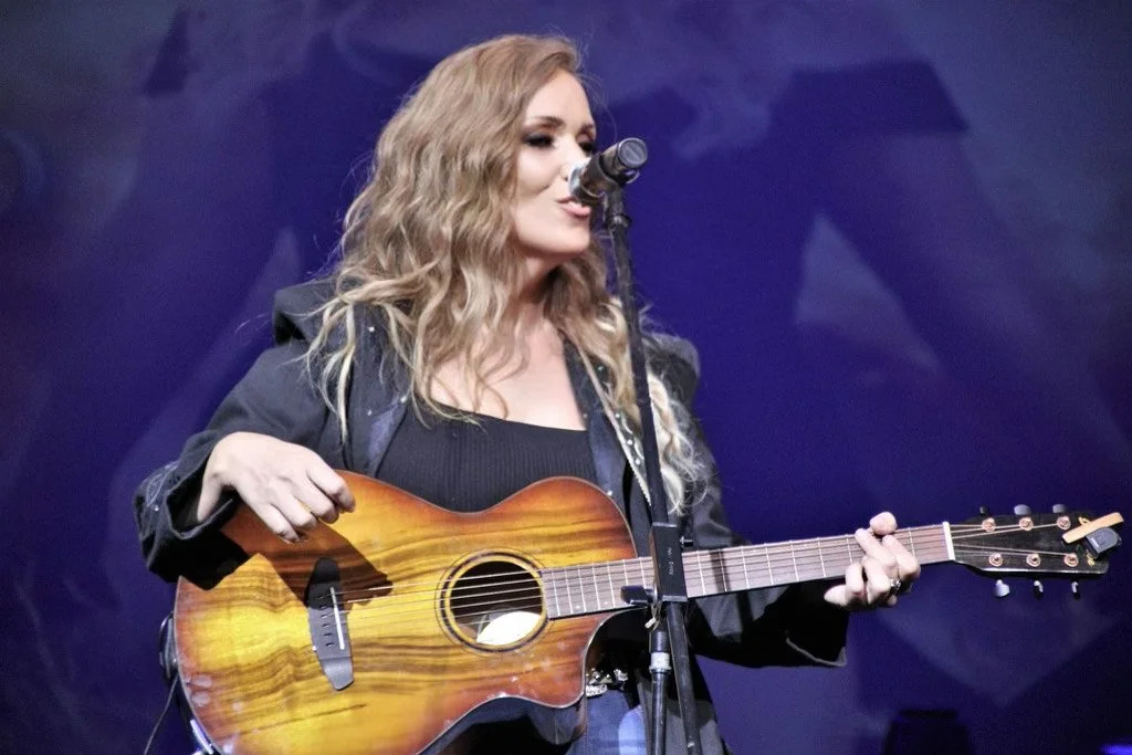 Singer-Songwriter Lee Newton Discovers the ‘Strength of a Woman ...