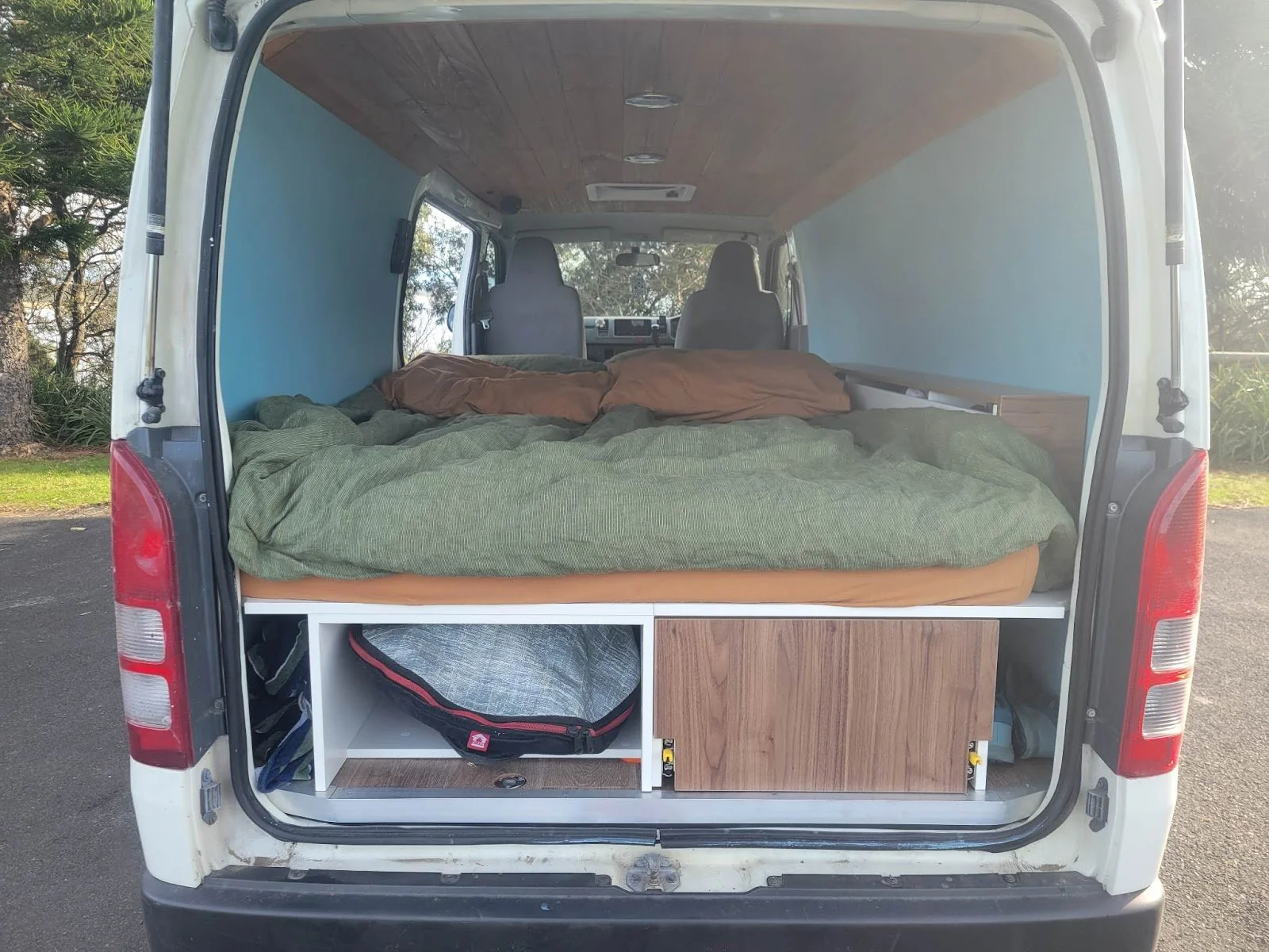 Toyota Hiace — VanLife DIY Fitouts