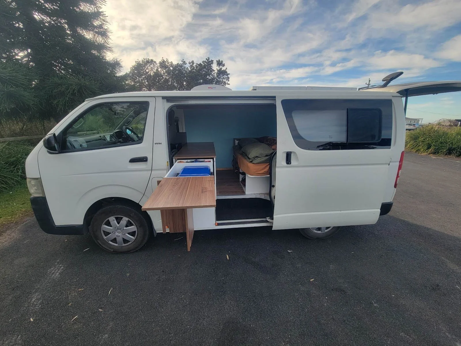 Toyota Hiace — VanLife DIY Fitouts