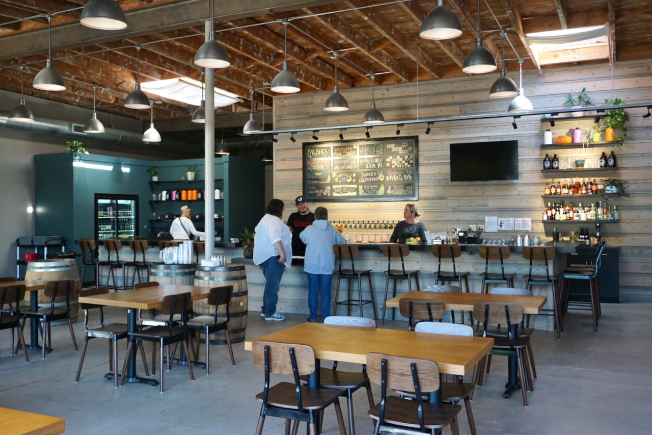 Breakside Brewing's new Astoria taproom with raw seafood bar and lots of champagne — New School ...