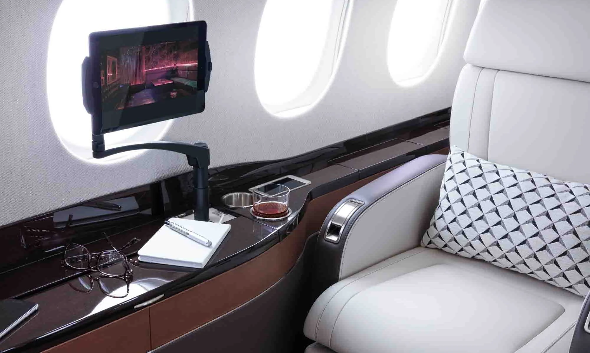 Dassault Falcon 2000LXS Review: Luxury, Technology & Performance in a ...