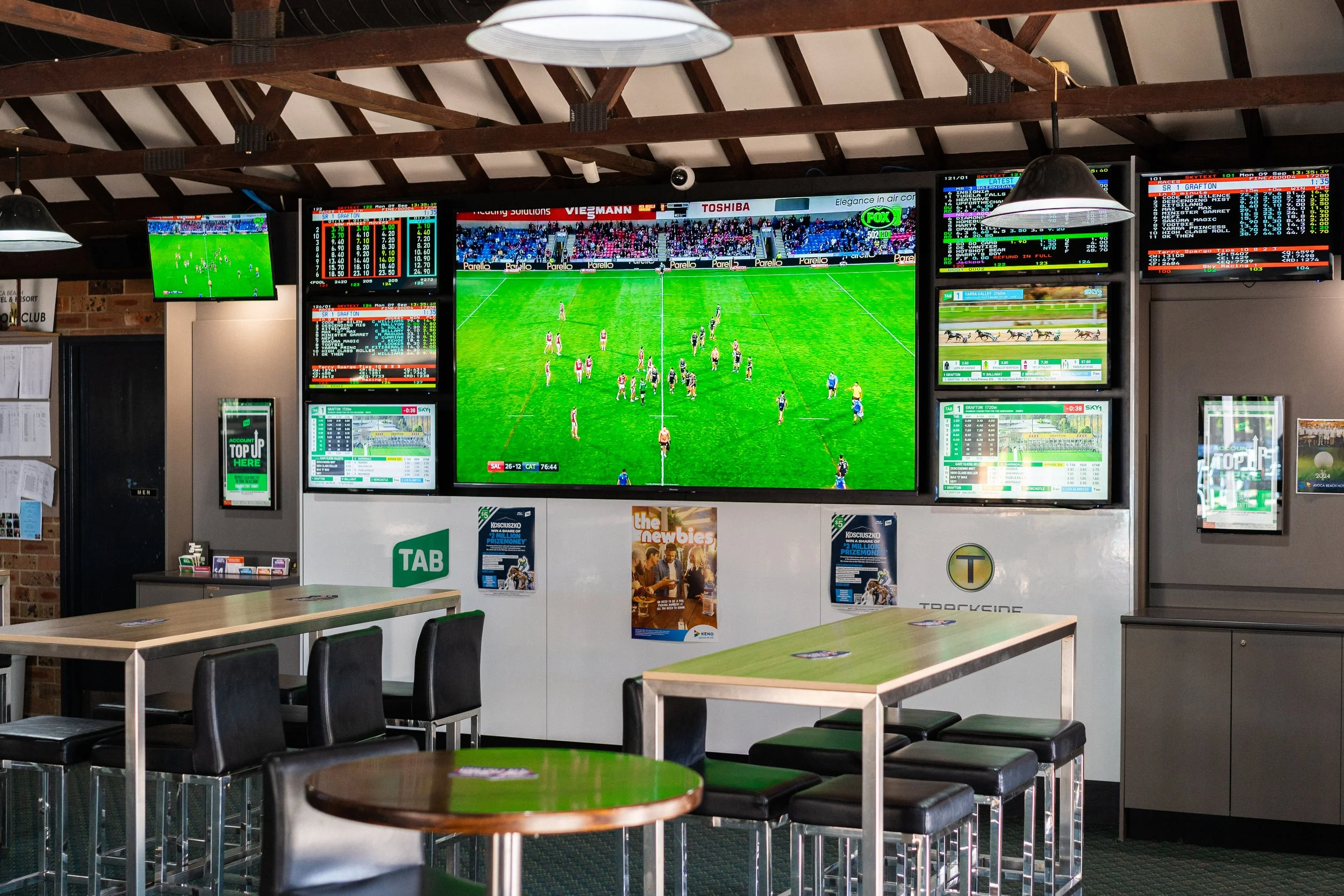Sports Bar With Jumbo Screen, Pool Table & Gaming