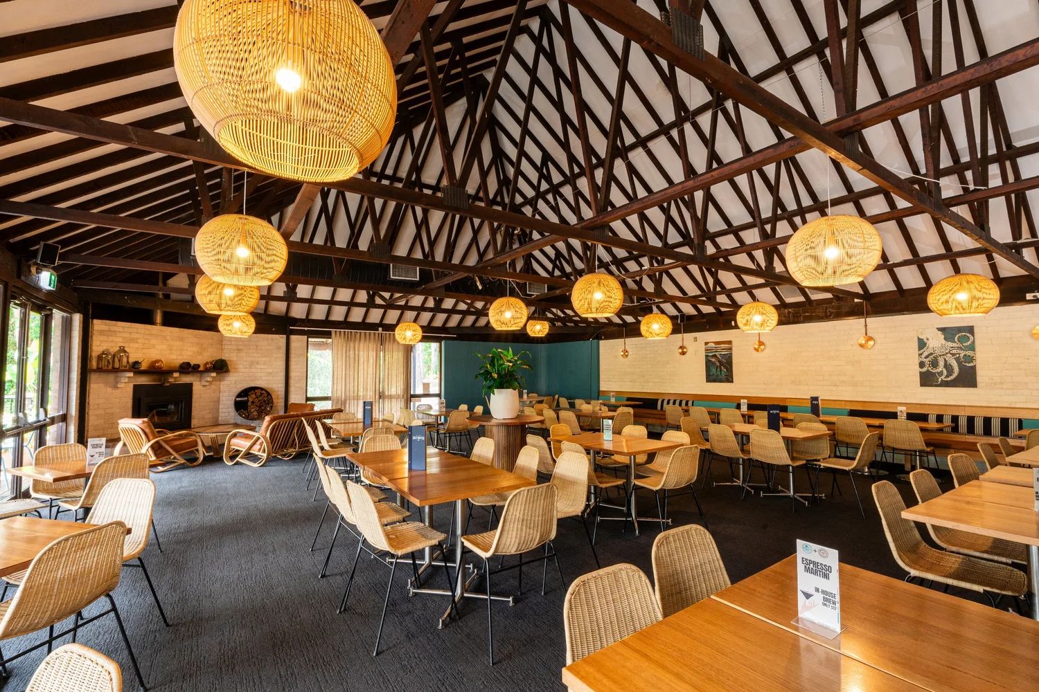 Avoca Beach Hotel Restaurant, Pub or Café Dining