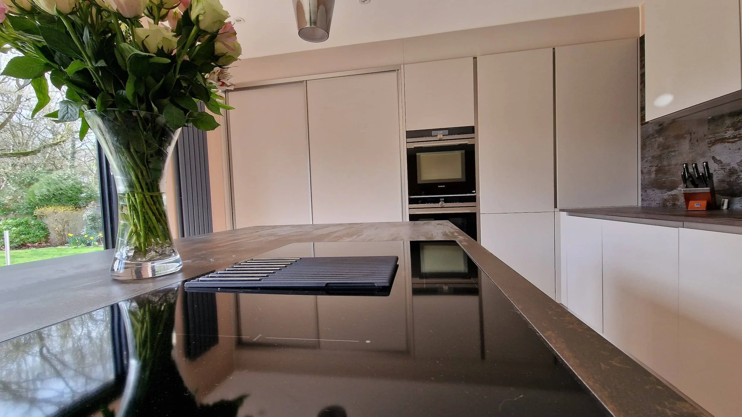 Minimalist Warm Kitchen | Audus Kitchens