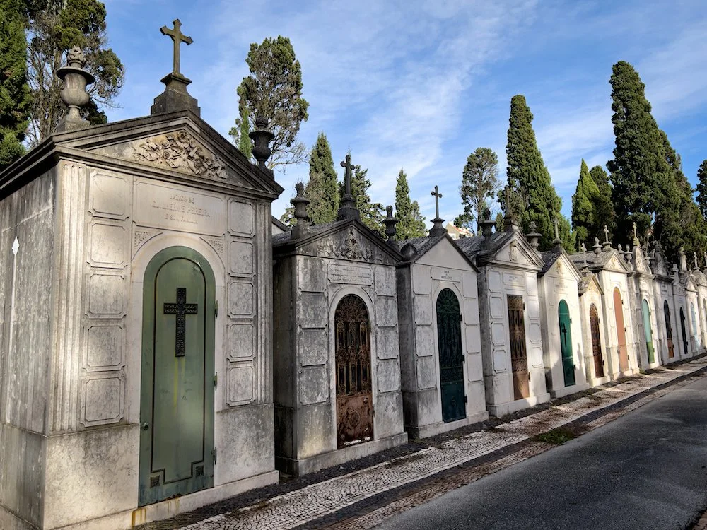 Visit a cemetery: tombstone tourism is motivated by curiosity not creep ...
