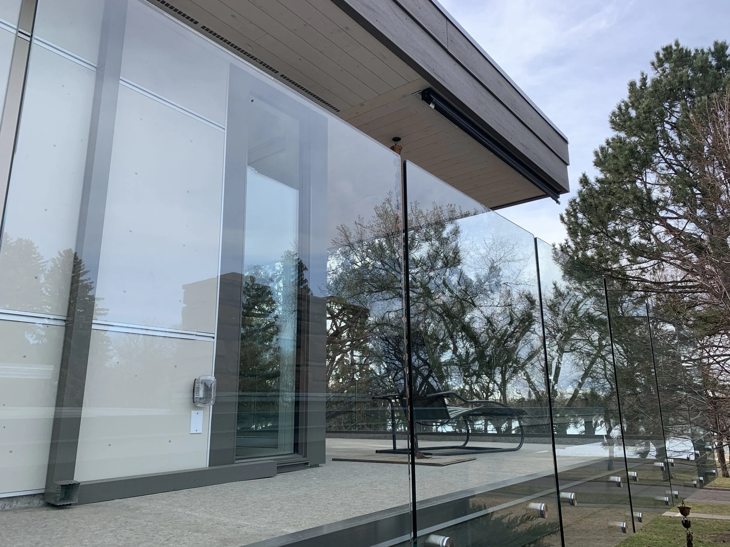 FRAMELESS GLASS RAIL — Railpro
