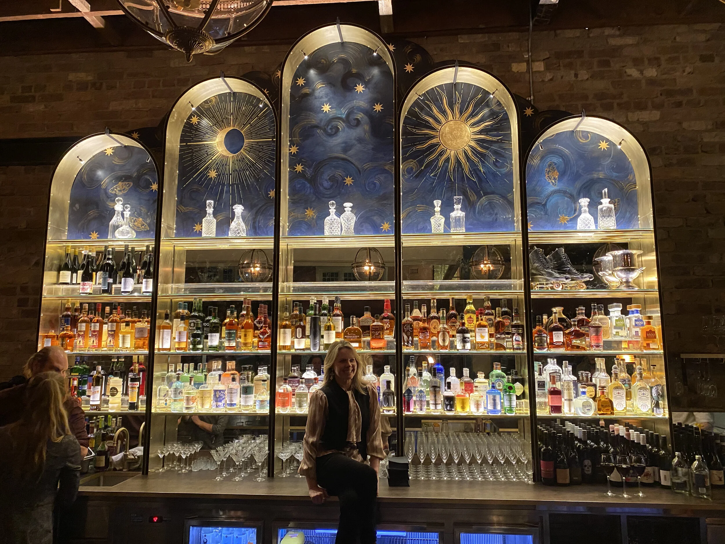 Queenies Bar & Good Times