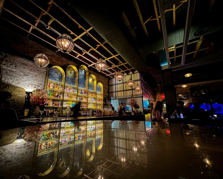 Queenies Bar & Good Times