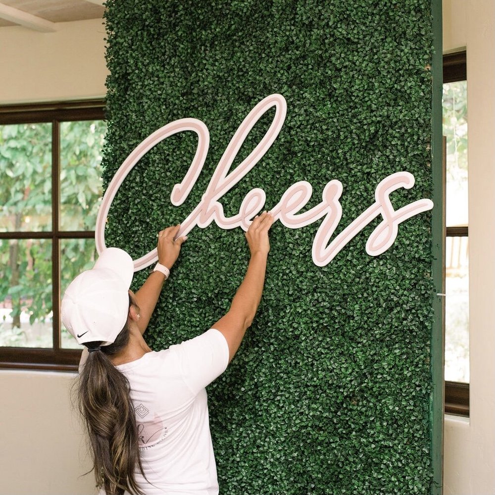 How to Hang Wedding Signs on a Hedge Wall — Deco Ink Designs