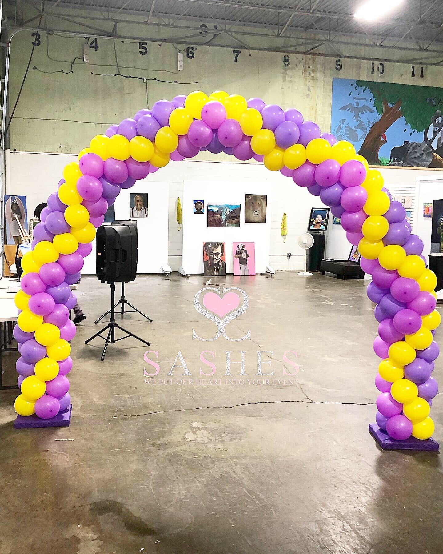 Balloon decor for corporate events, birthdays, social events, parties ...