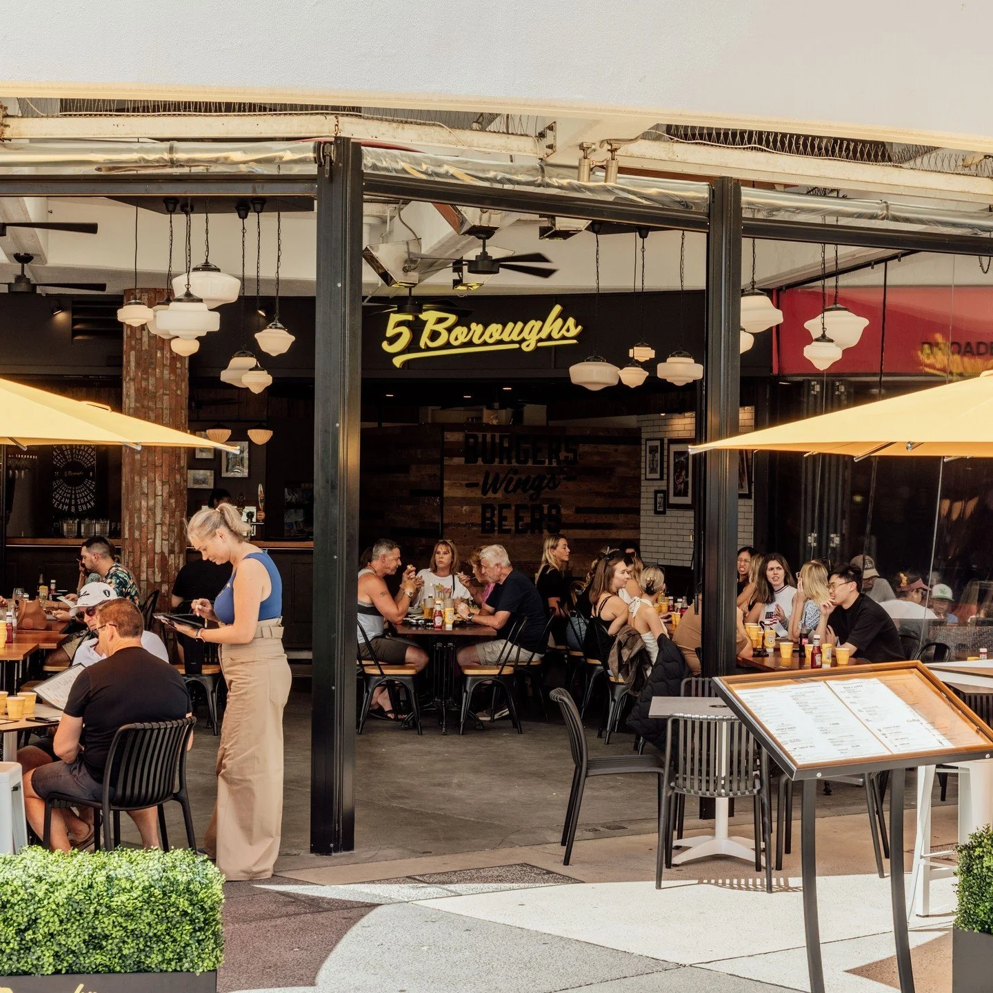 Morayfield: Burgers Bar & Grill Restaurant | 5 Boroughs