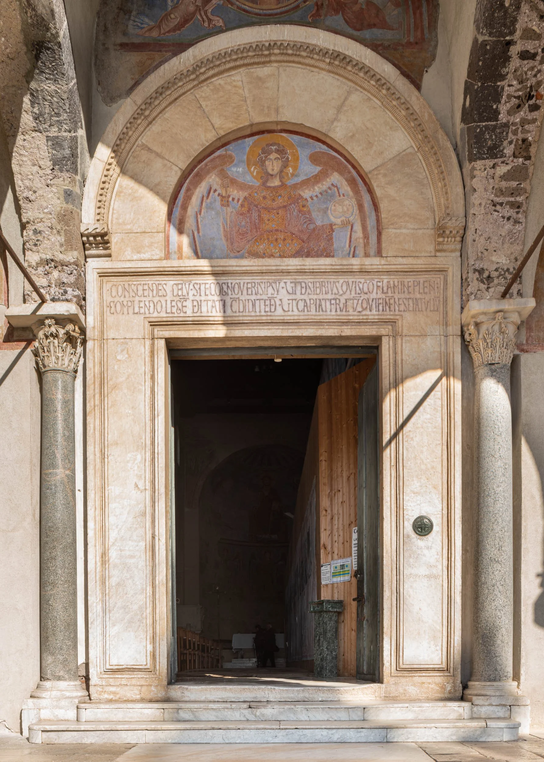 Abbazia di Sant'Angelo in Formis — Mariano De Angelis