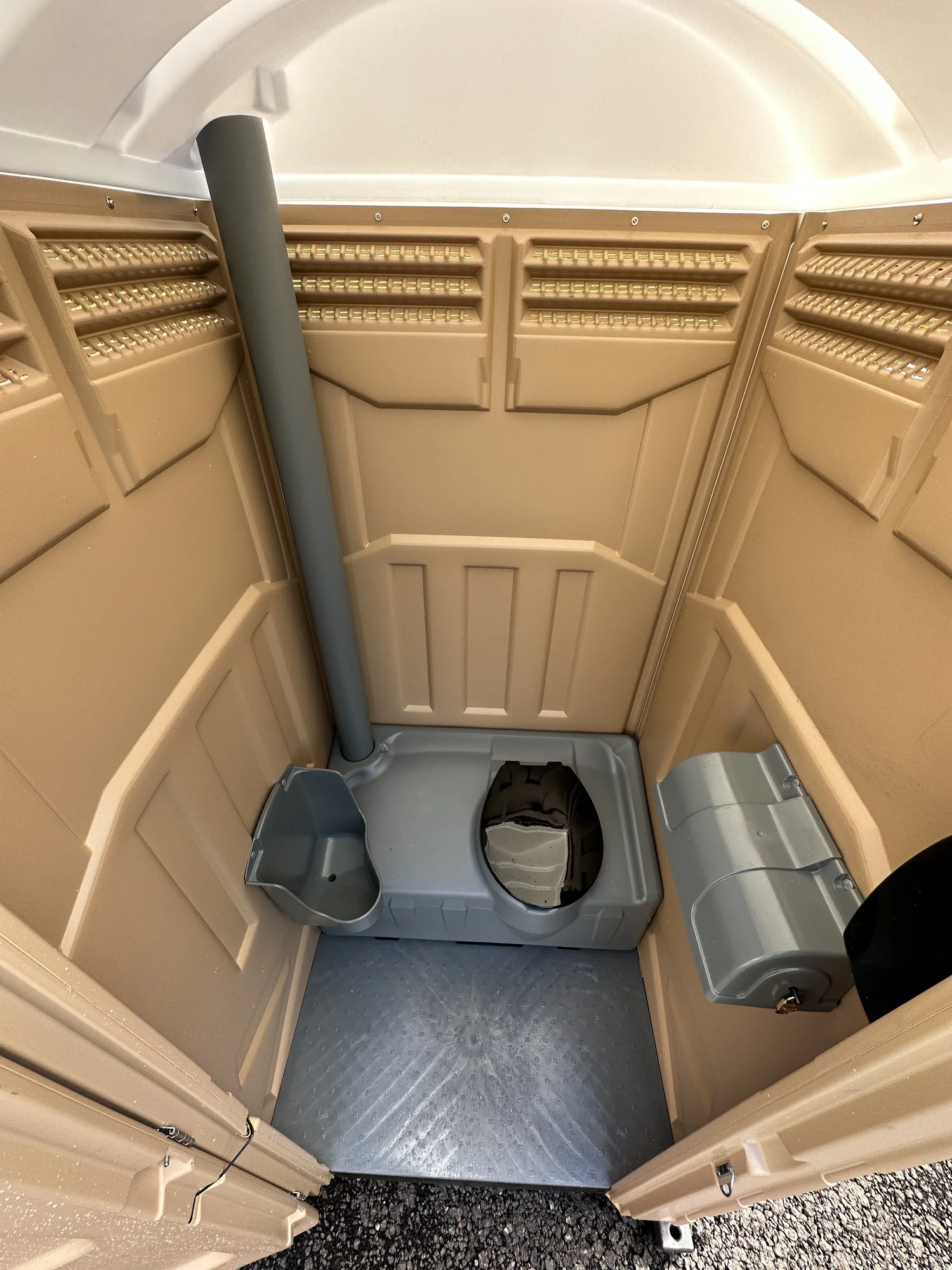 Portland Portable Toilets — GREEN PNW DUMPSTER RENTALS