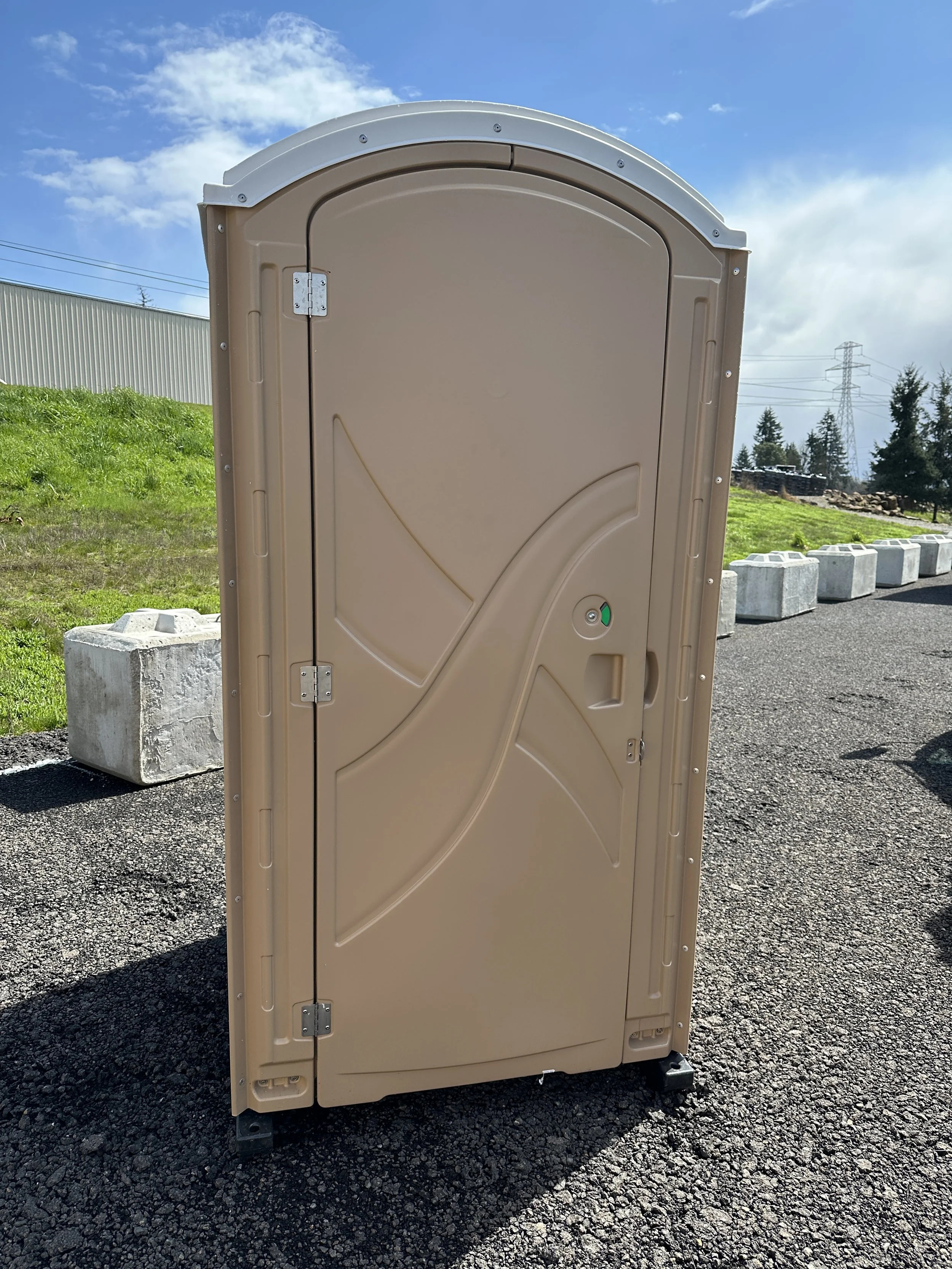 Portland Portable Toilets — GREEN PNW DUMPSTER RENTALS