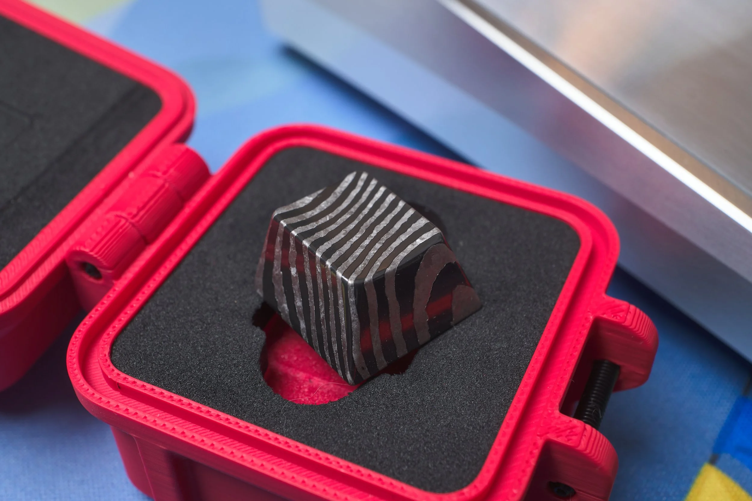 Salvun Titanium Zirconium (Silver / Black) — Lightning Keyboards