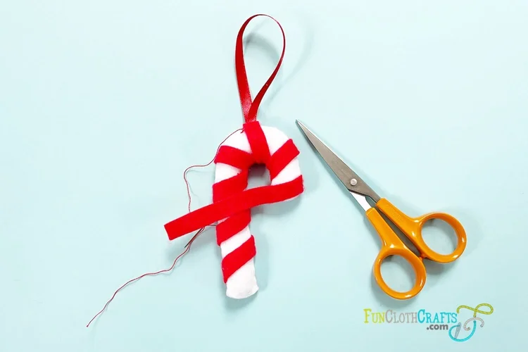 DIY Candy Cane Ornaments from Felt (Free Pattern) | Fun Cloth Crafts ...
