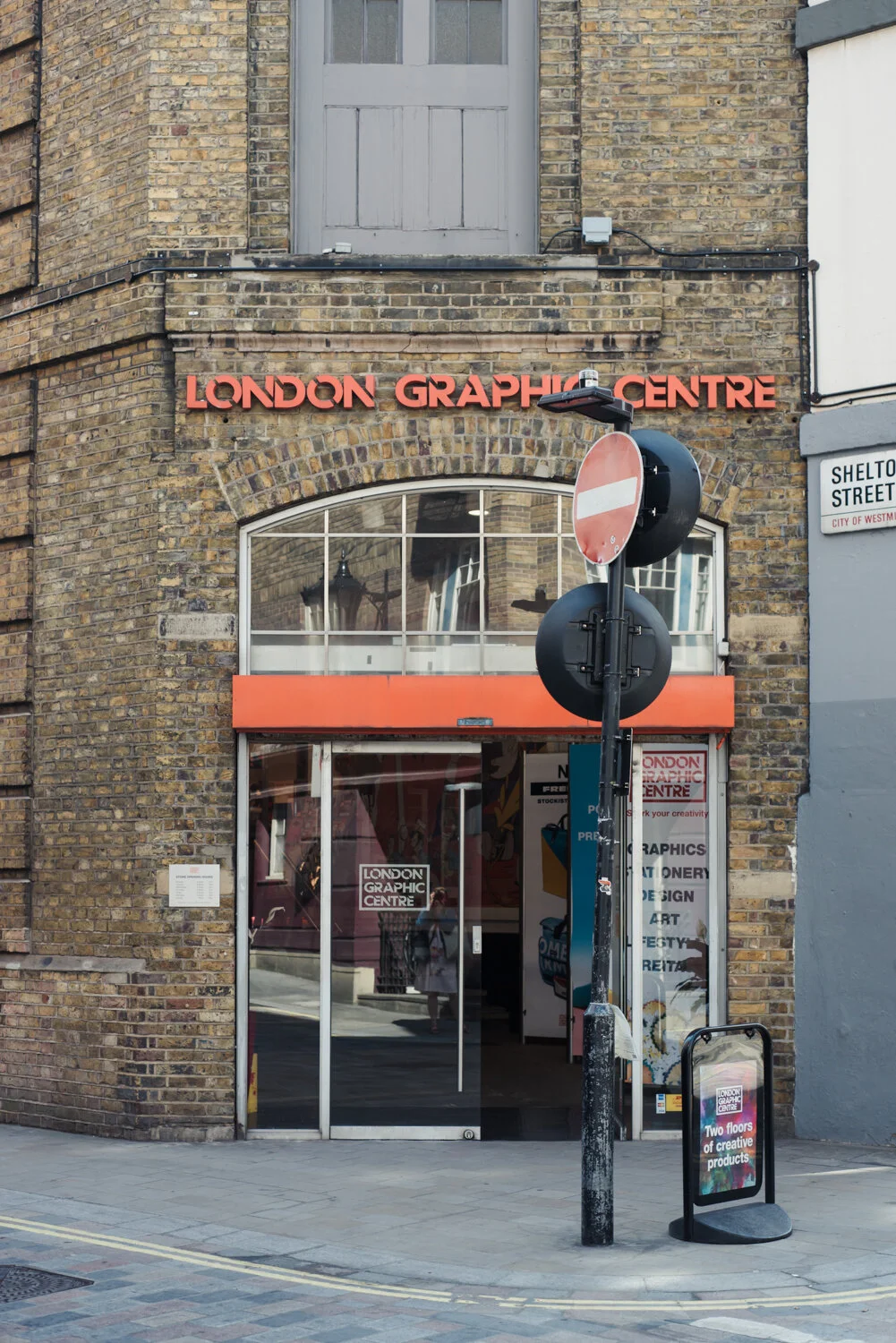 Celebrating London in Bloom with St Martins Courtyard and Mercer Walk ...