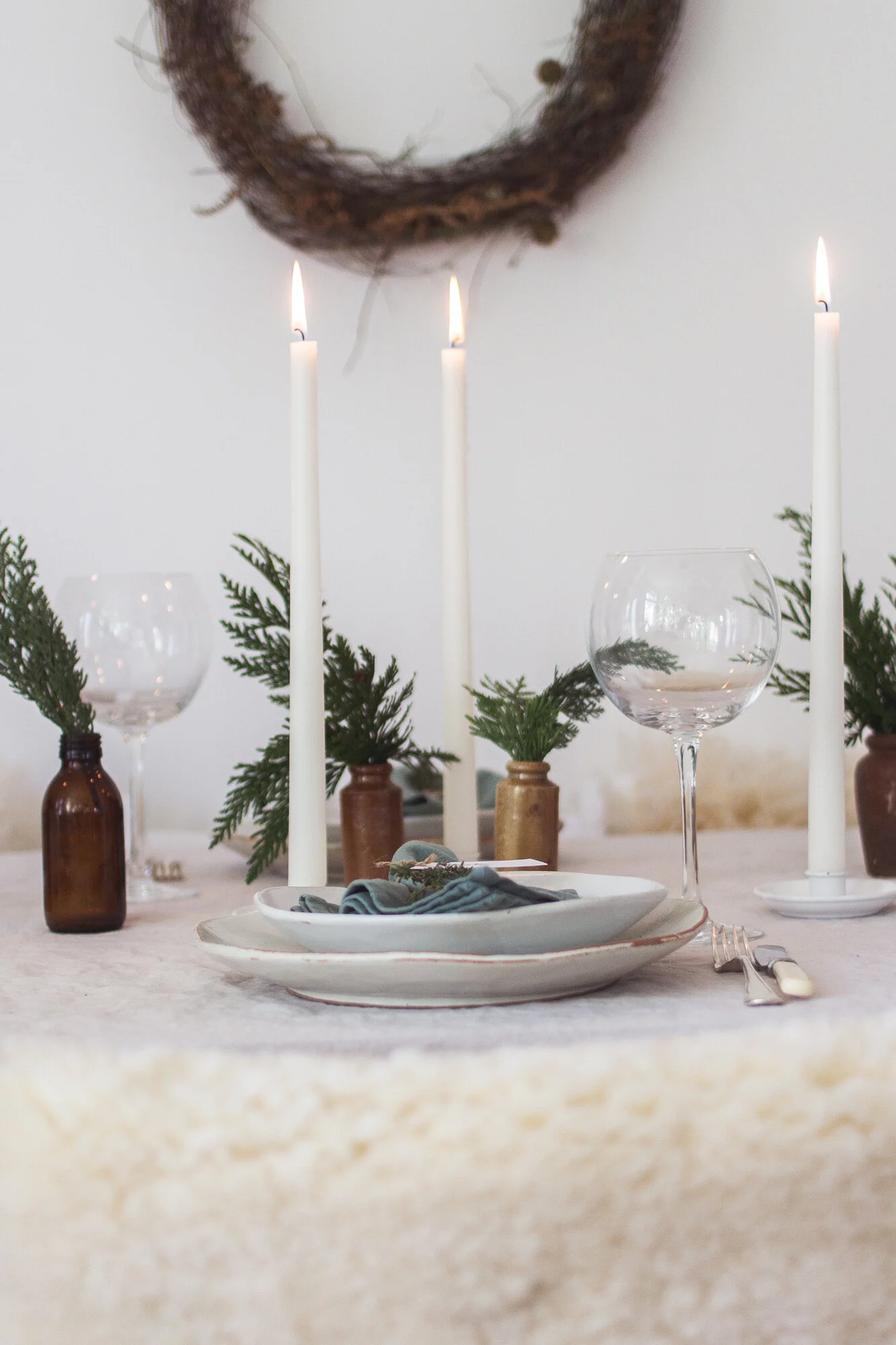 A natural and beautiful Christmas table for You & Your Loved Ones ...