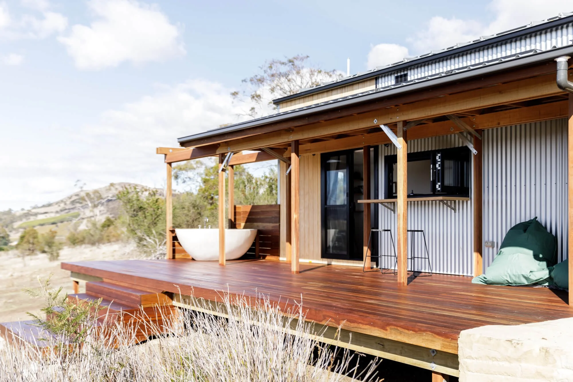 Tiny house in the Tasmanian Bushland — Daisy Bank Cottages