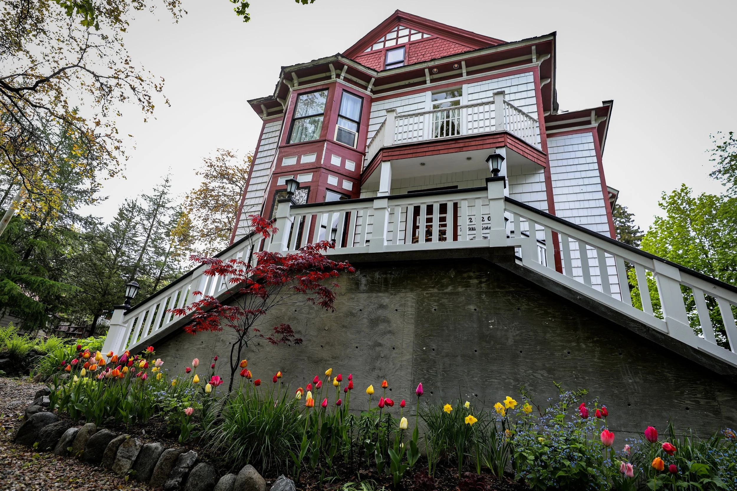 Rossland's Luxury Accommodation - The Wild Turkey Inn