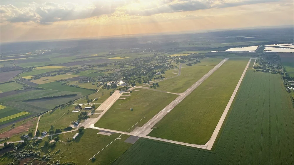 Kiskunlacháza Airport - LHKK
