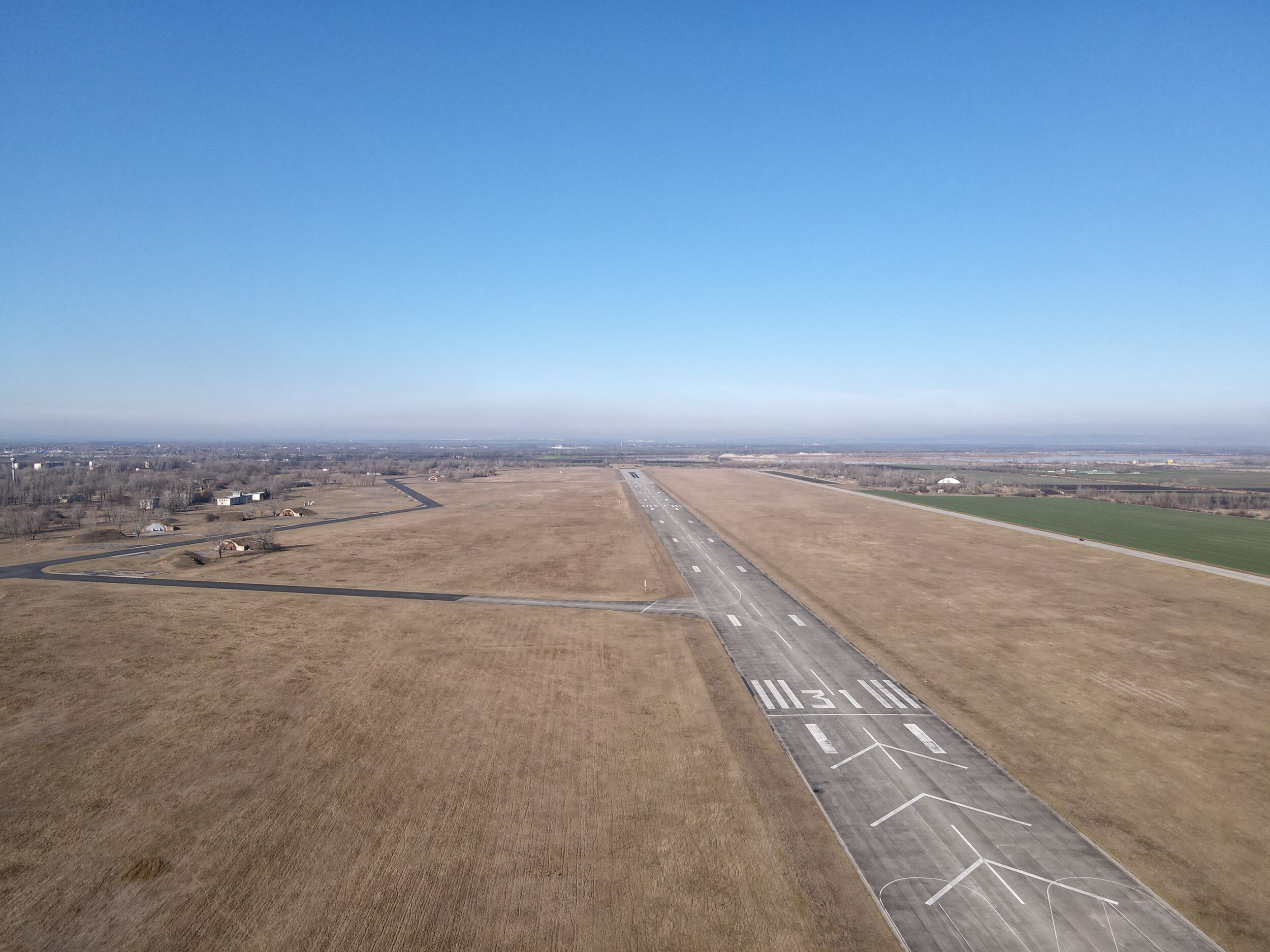 Kiskunlacháza Airport - LHKK