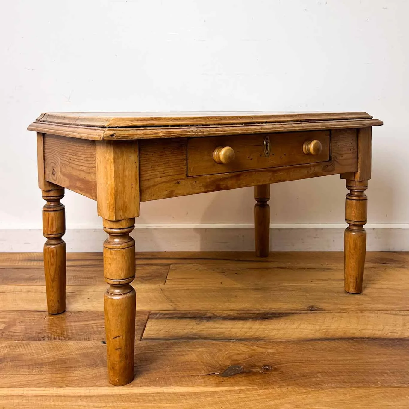 Period oak small gateleg table with bobbin turned legs — Antique and Unique