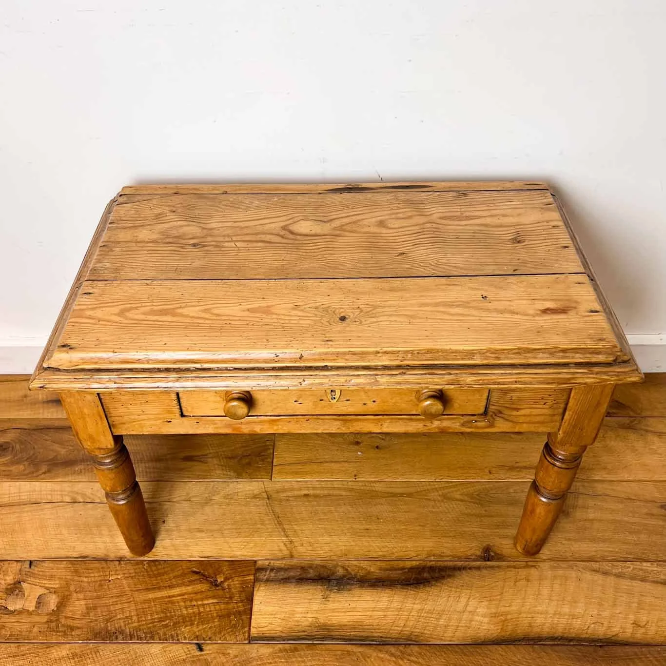 Period oak small gateleg table with bobbin turned legs — Antique and Unique