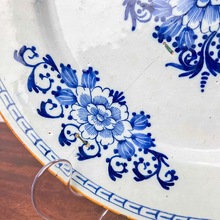 Beautifully decorated 18th century Dutch Delft plate — Antique and Unique