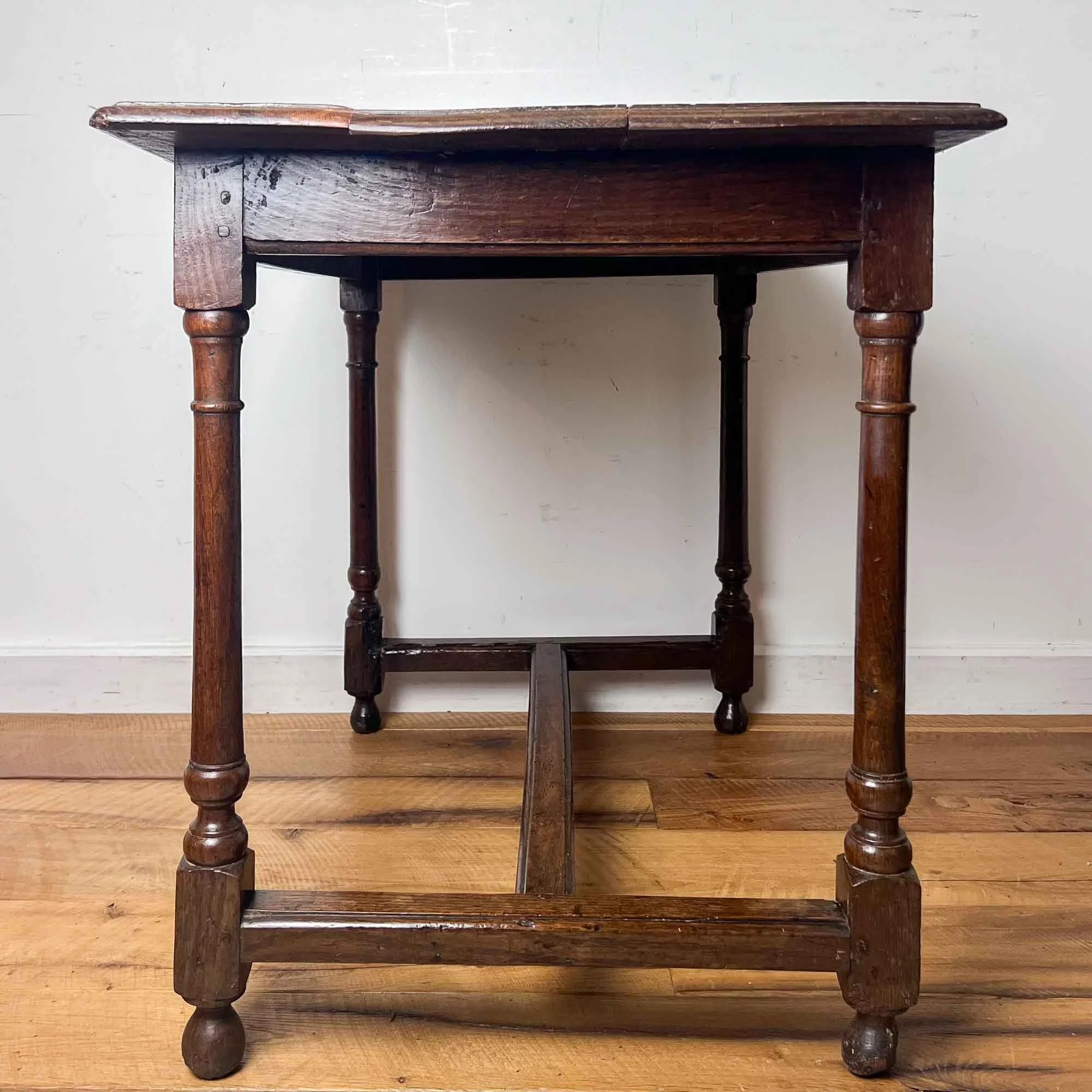 Period oak small gateleg table with bobbin turned legs — Antique and Unique