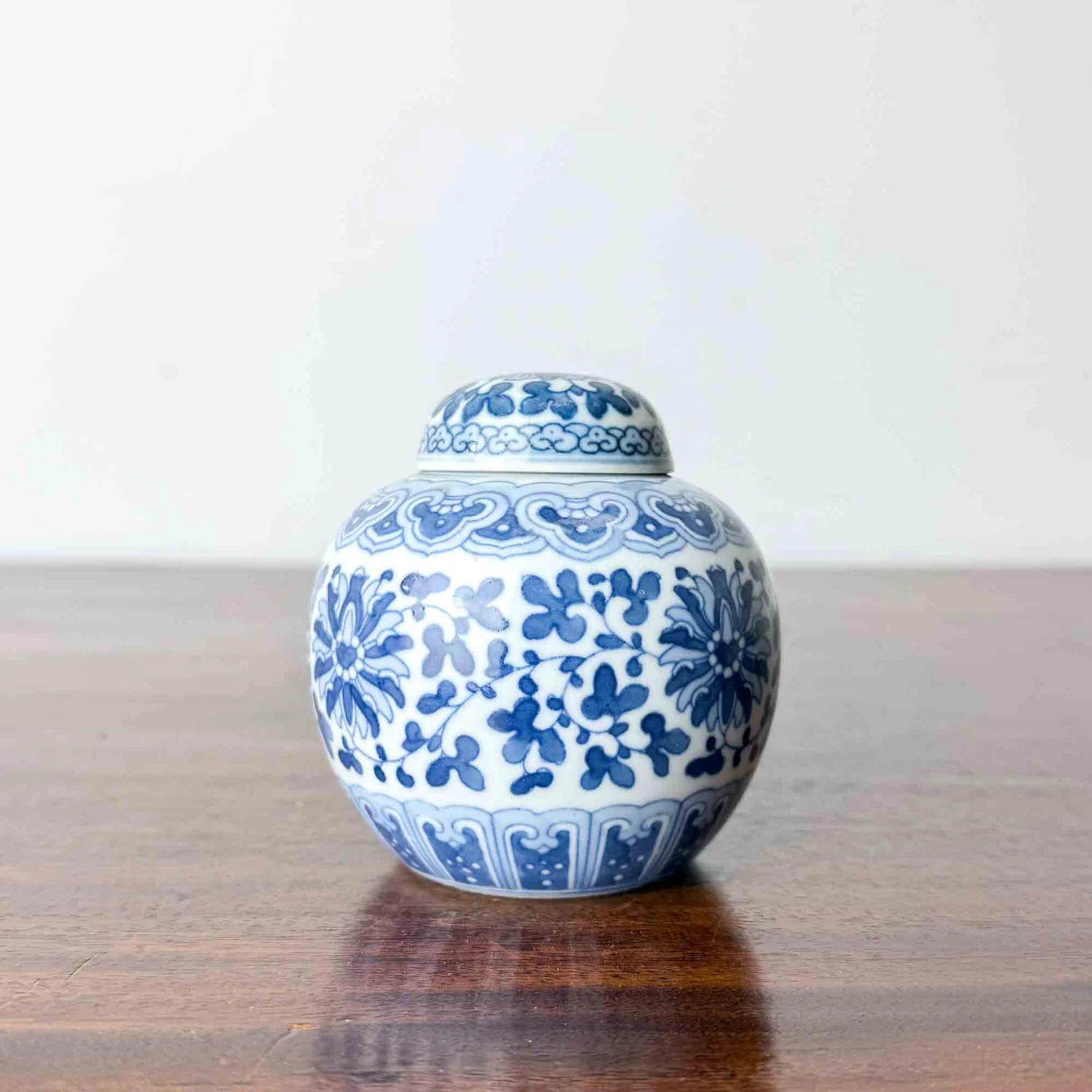 Beautifully decorated 18th century Dutch Delft plate — Antique and Unique