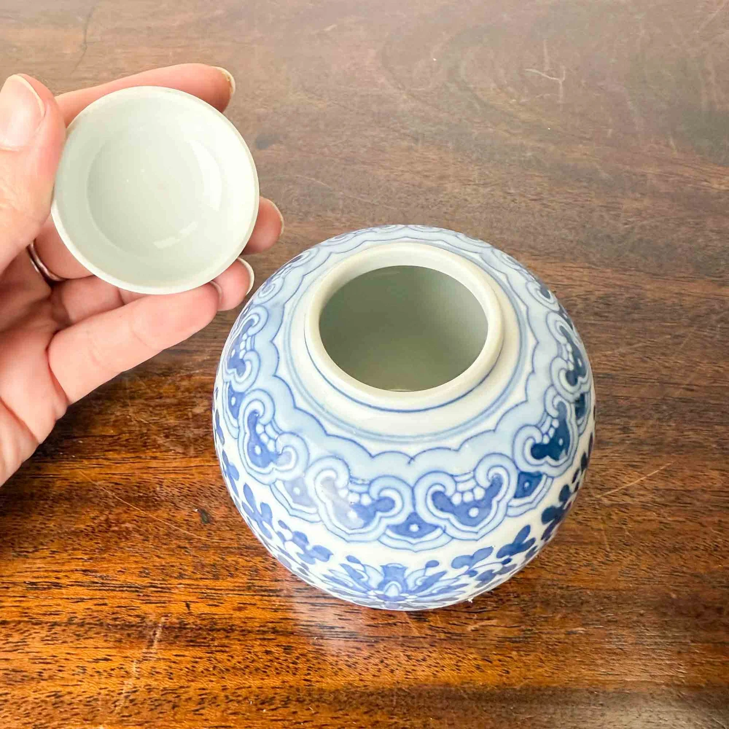 Beautifully decorated 18th century Dutch Delft plate — Antique and Unique