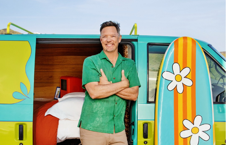 Matthew Lillard Becomes Shaggy Once More And Brings The Mystery Machine ...
