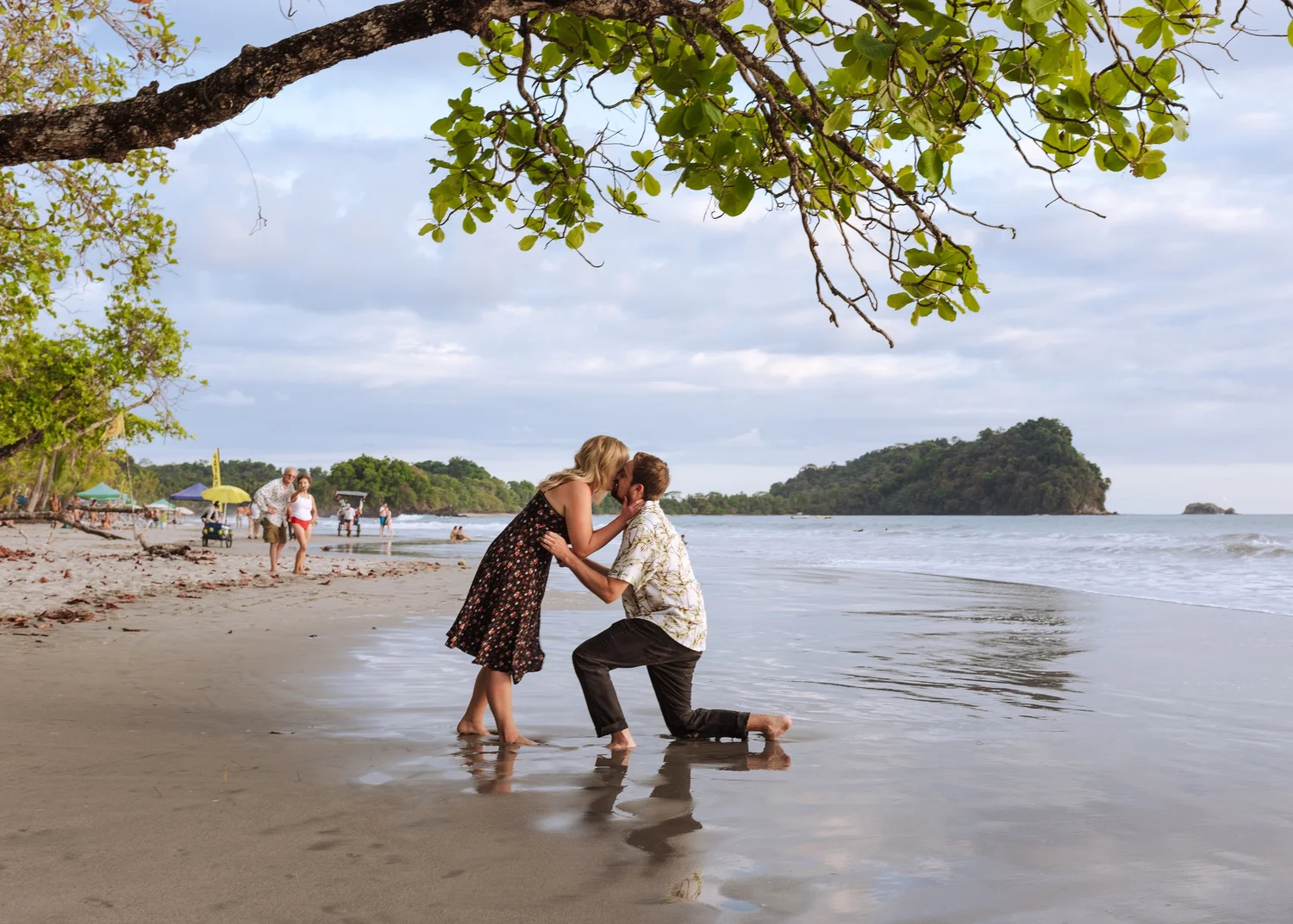 Surprise Engagement Beach Photoshoot | Playa Manuel Antonio, Costa Rica ...