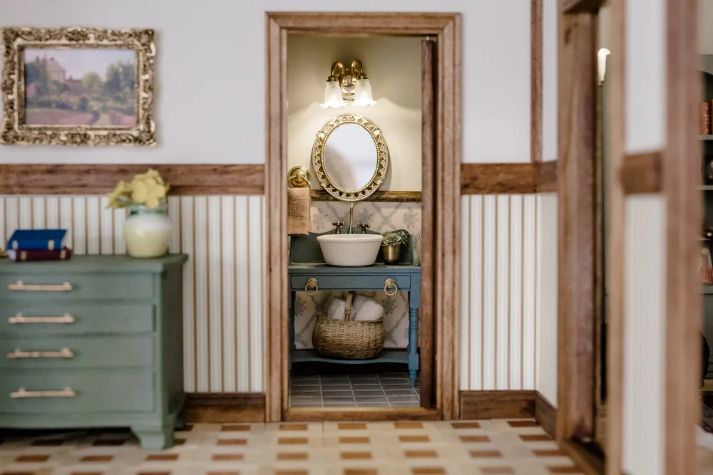 Mini Mundus Hallway/Bathroom — Velvet Rabbit Miniatures