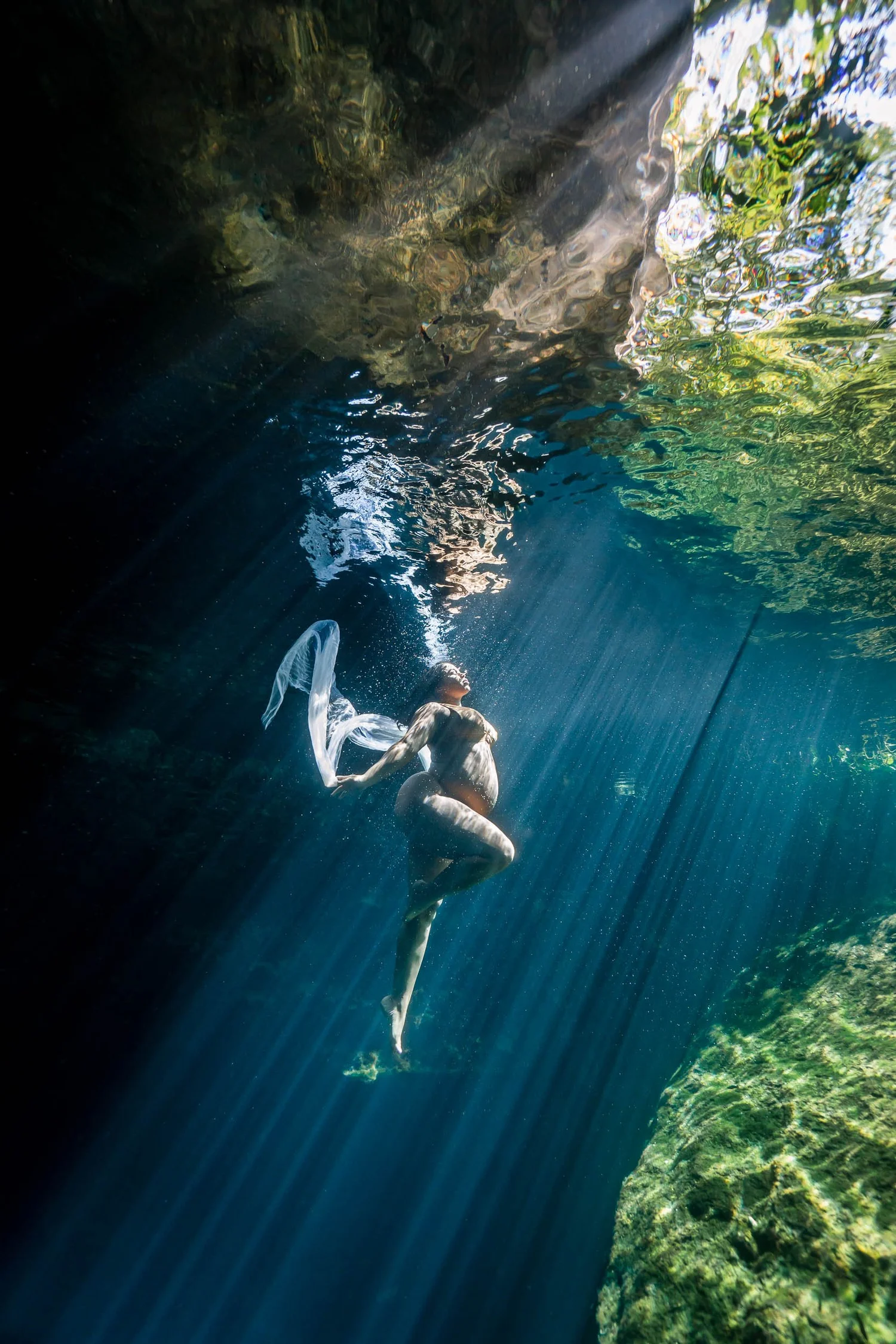 Underwater Maternity Portraits — Fran Reina Photos
